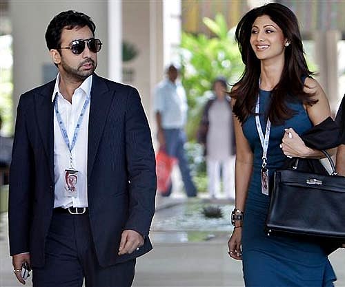 Lookout circular issued against actor Shilpa Shetty, husband Raj Kundra ...