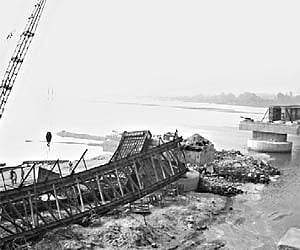 NHAI blamed for bridge collapse