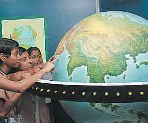 Students explore Earth at science exhibition