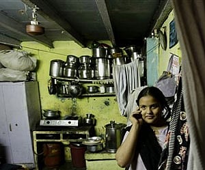 Tourists follow the trail of Mumbai\'s slumdogs
