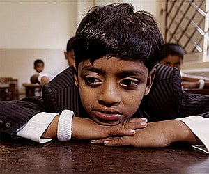 \'Slumdog...\' kid slapped by father for interview snub