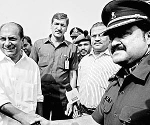 Lt Col Mohanlal makes his mark in Territorial Ar