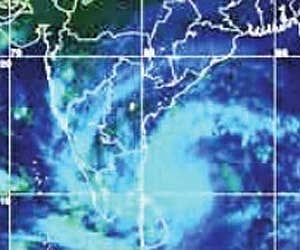 Cyclone Jal weakens, to cross coast tonight