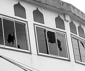 Antisocials attack masjid, shops at Peringalam