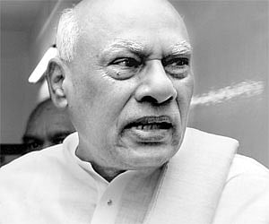 Rosaiah turns 78, wishes AP all-round progress