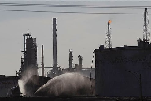 Venezuela restarts Amuay refinery after blast