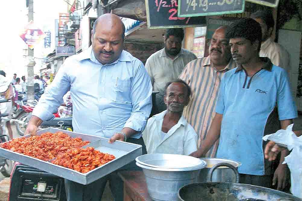 Adulterated milk, unhygienic food seized