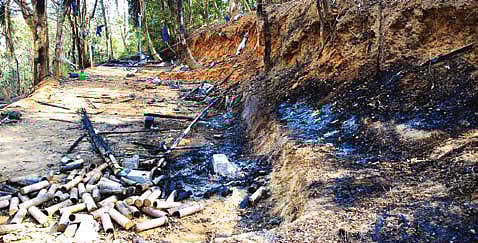 6 charred to death in cracker unit blast