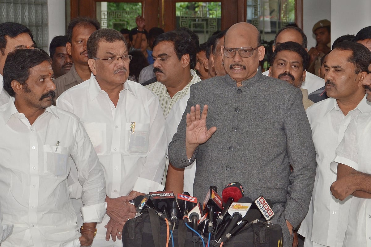 Seemandhra ministers fall in line with Telangana decision