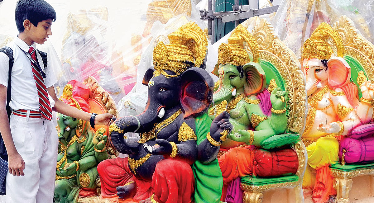 Catch the Express Ganesha on wheels
