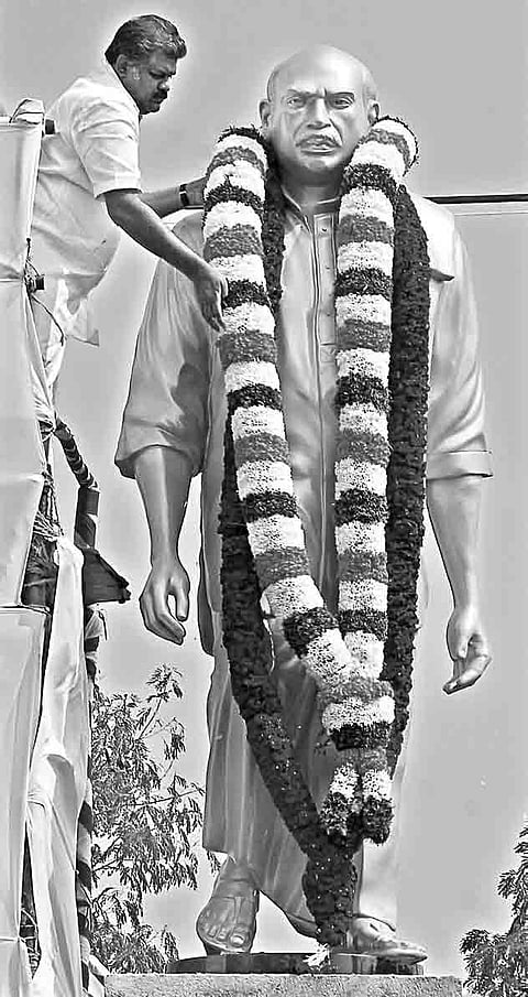 Vasan Unveils 9-ft Statue of Kamaraj at Renamed Port