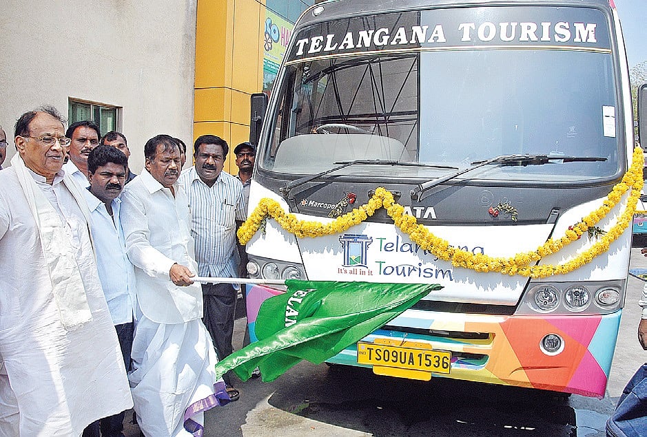\'Hop-on Hop-off\' Bus Service Launched in City