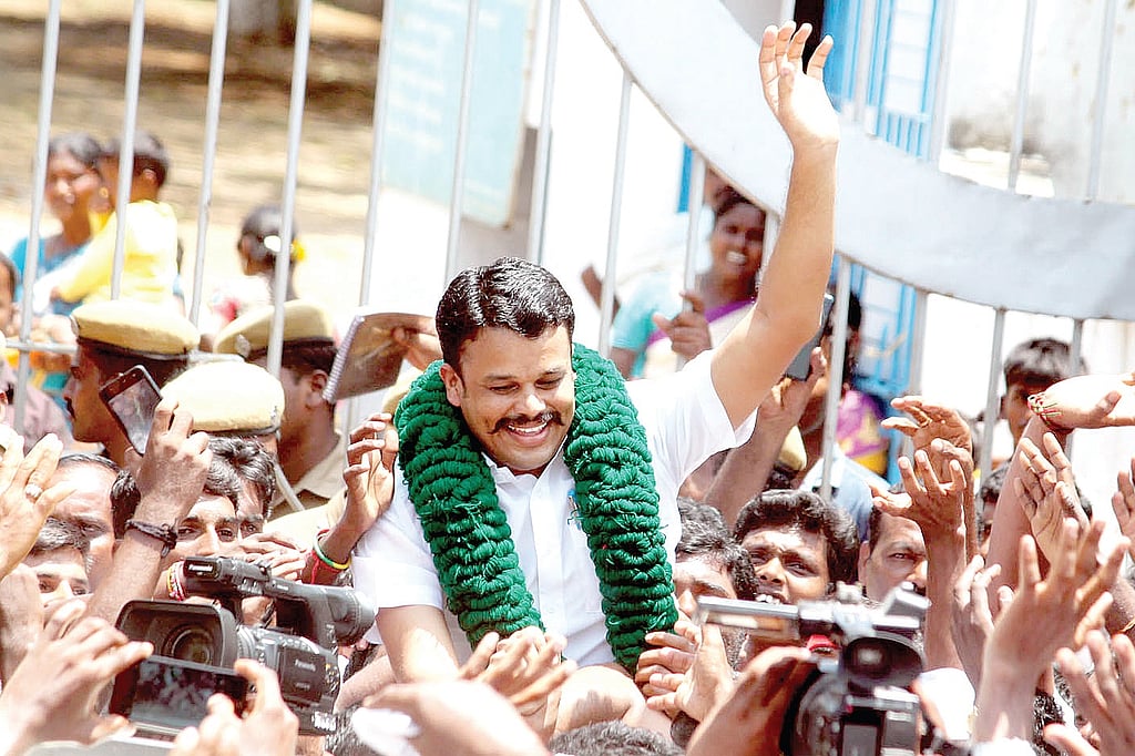 Yuvaraj gets royal reception after coming out of Vellore jail on bail