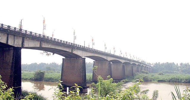 Tale of two bridges leaves Kalady gasping