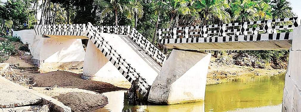 Team inspects damaged bridge in Nellai