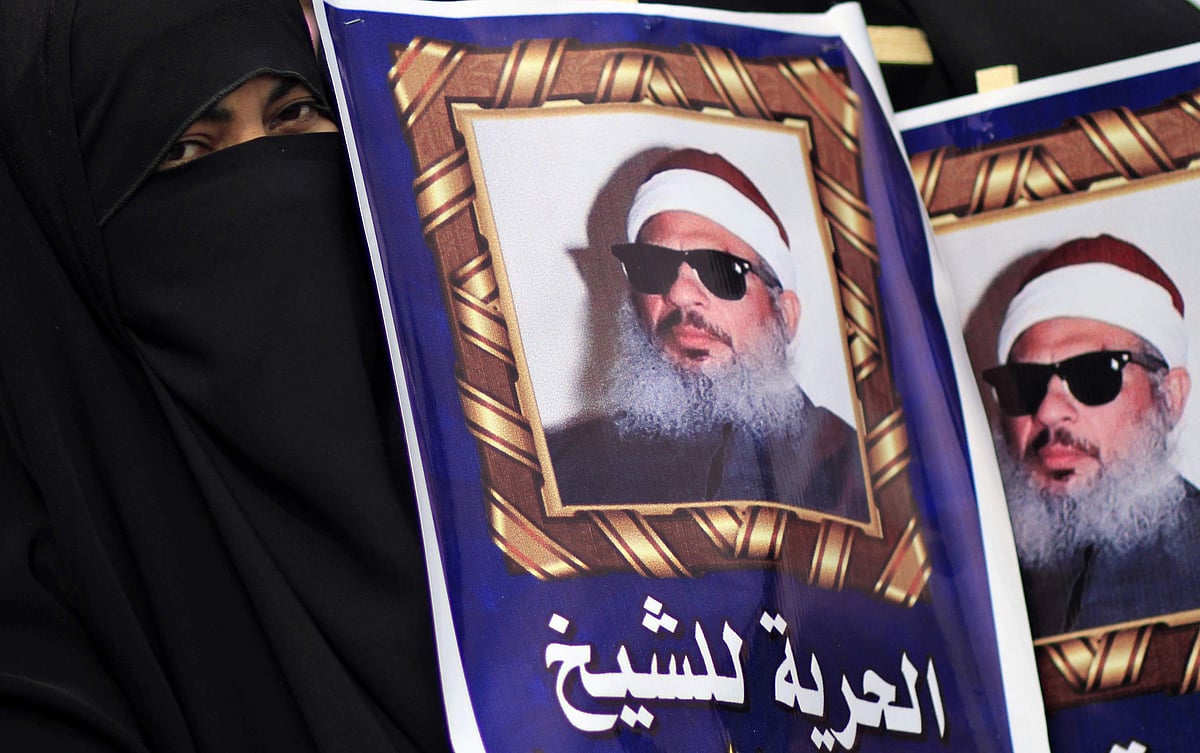 Blind cleric behind 1990s terror plots dies in US prison