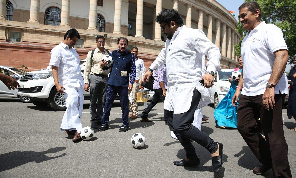 Lok Sabha elections 2019: Footballer-MP Prasun Banerjee forced to ...