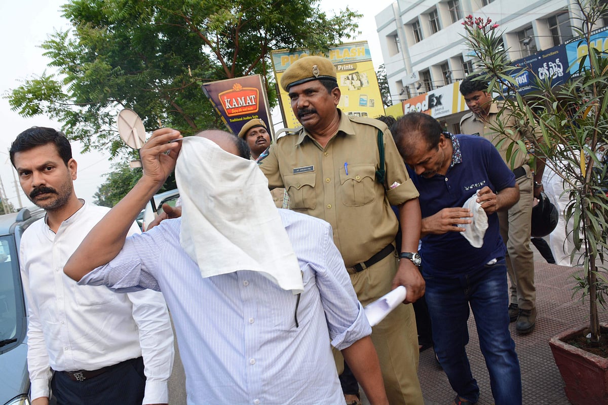 Bail pleas of Essar MD, I-T officer dismissed in bribery case