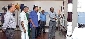 VSSC gifts models of launch vehicles