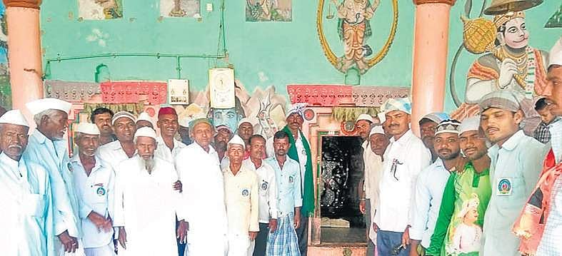 Karnataka: Muslims offer pooja at temples to celebrate Eid in Gadag village
