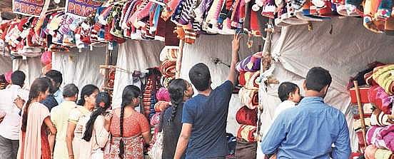 Denizens throng Tibetan Refugee Market