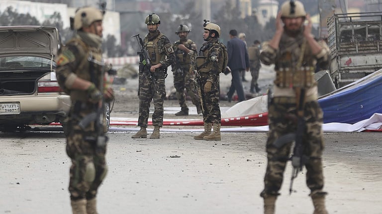 Female suicide bomber targets Pakistan paramilitary headquarters in ...