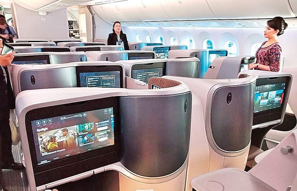 World’s first variant of Boeing’s Dreamliner 787 arrives in Singapore