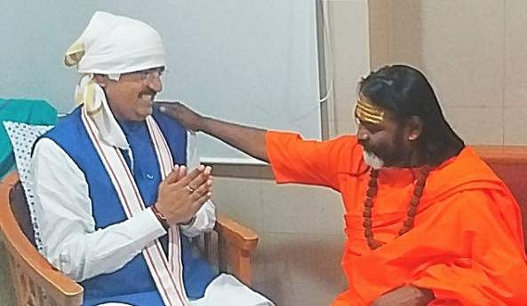 Rape accused godman Daati Maharaj's supporters booked for threatening ...