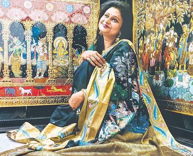 Of gilded stories and blended art