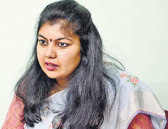 Jayanagar MLA Sowmya Reddy hits on-duty constable on arm, caught on cam