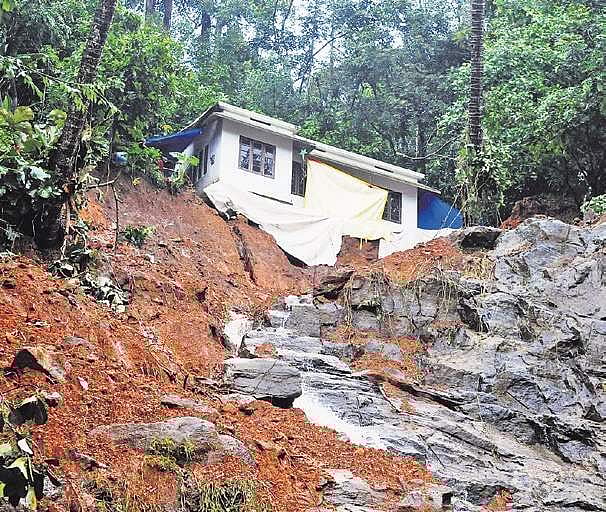 Kerala rains: Five of a family killed in landslide at Adimali in Idukki ...