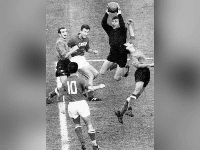 Remembering Lev Yashin the 'Black Spider': The best goalkeeper football ...