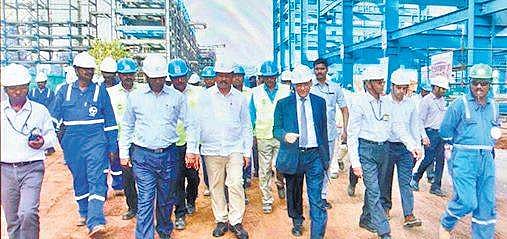 Union minister visits HPCL’s Visakh refinery, crude unit