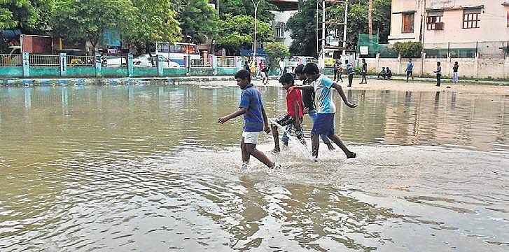 Lake bund breached, several houses flooded in Bengaluru