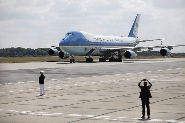 Eight hurt in aborted take-off at London airport