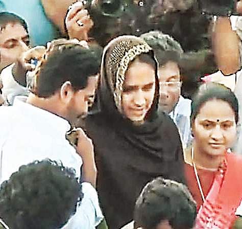 ZP chief Johny Moon joins YSRCP