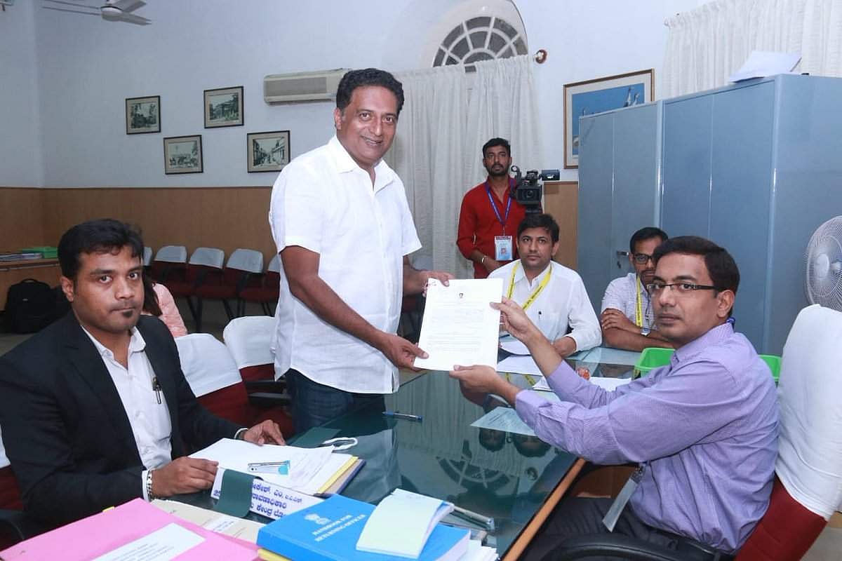Actor Prakash Raj files nomination as Independent candidate from ...