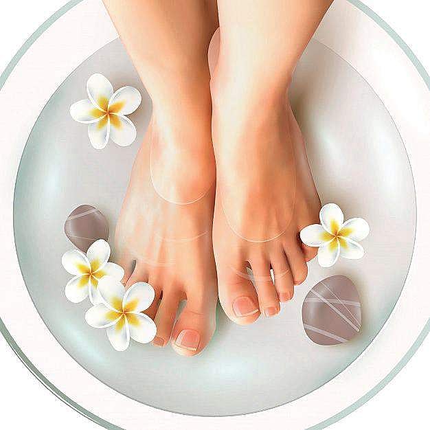 Organic pedicure using natural oils is best for feet
