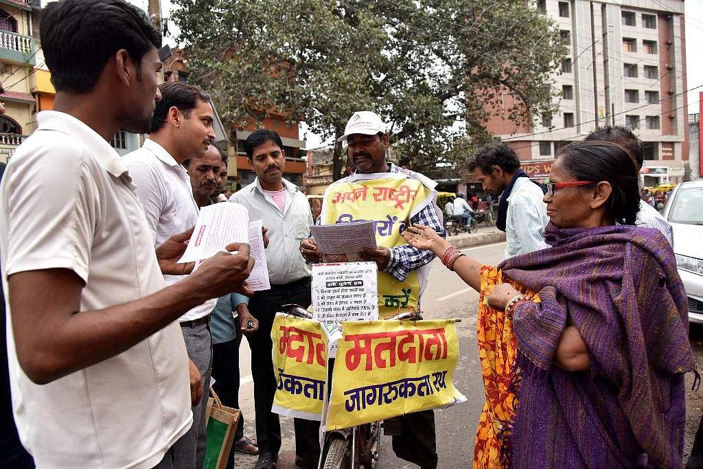 Lal Mani Das: The snack seller from Bihar cycling for 'real' democracy