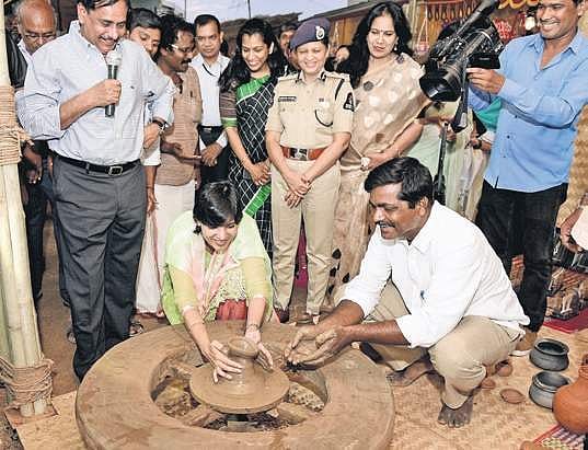 Women’s exhibition: ‘Taruni Fair’ begins at all-women metro station in ...