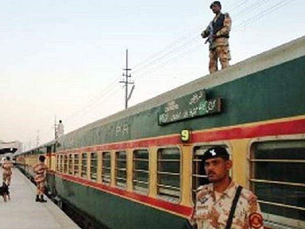 Karachi-bound Thar Express with 165 passengers reaches last station on ...