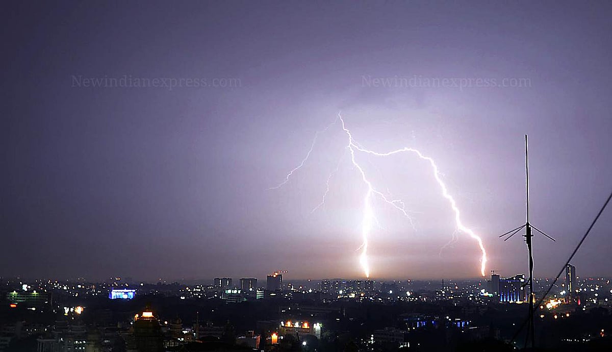 One dead, 16 injured in lightning in Kolkata's Victoria Memorial grounds