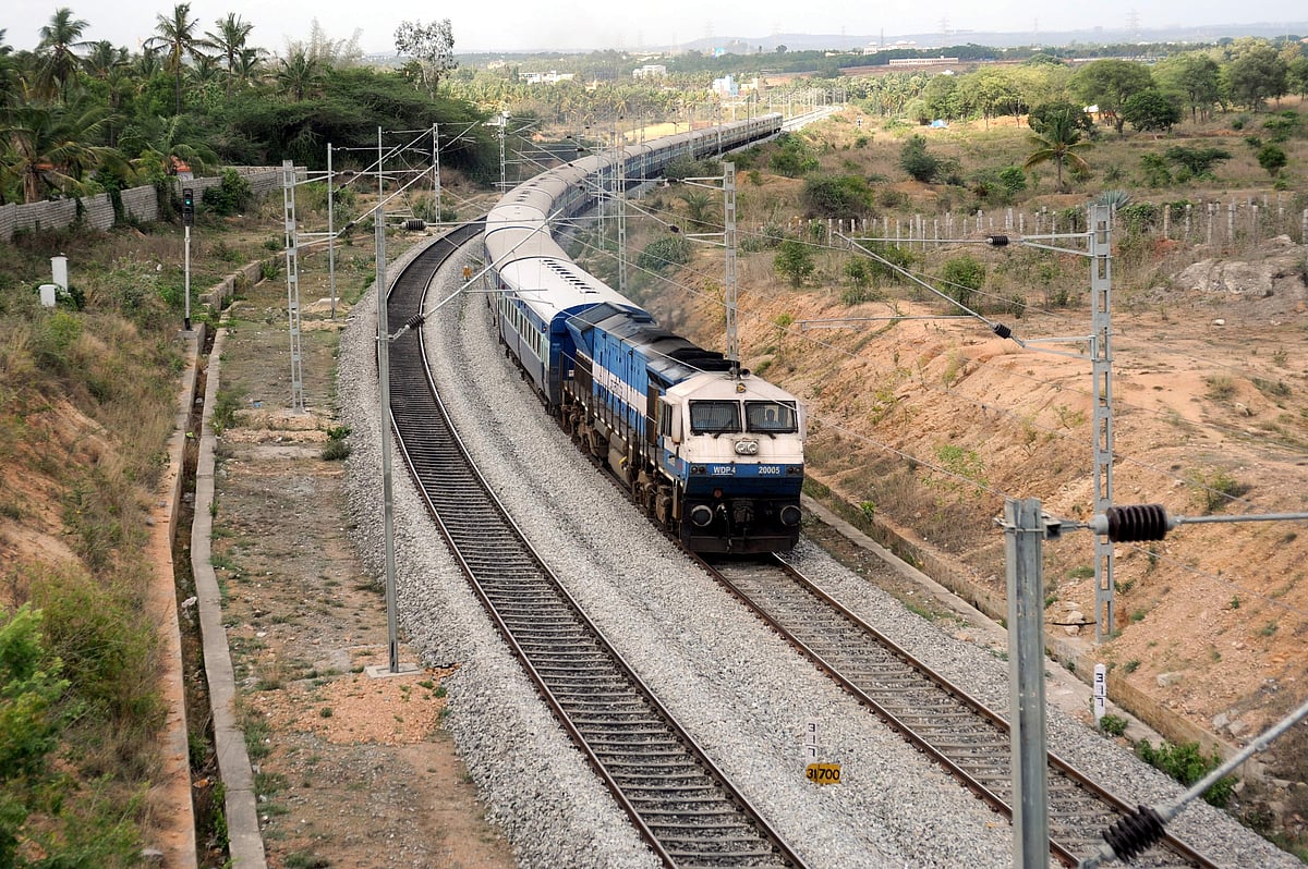 Visakha Express from Bhubaneswar to Secunderabad travels two kilometres ...