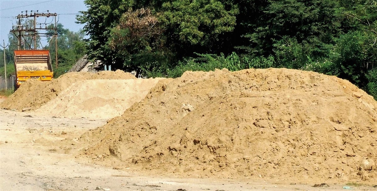 Sand-lifters make most of flood situation in Karnataka