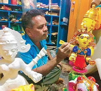 Kinnal craft: Glorious once, but gloomy now