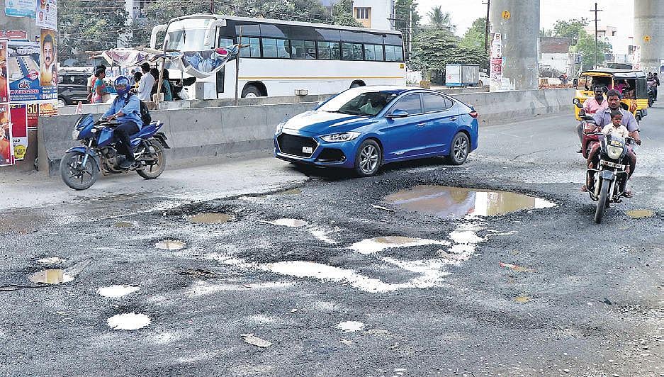 No tar on these arterial roads, only potholes, scattered stones
