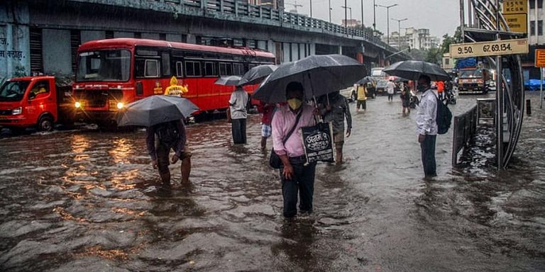 Heavy rains lash parts of Mumbai, IMD issues yellow alert