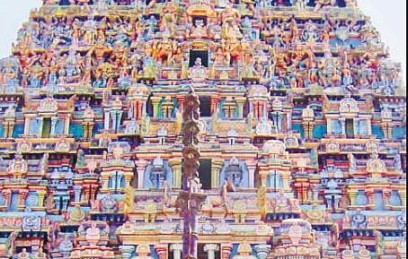 Where Perumal holds the chakra in a unique way