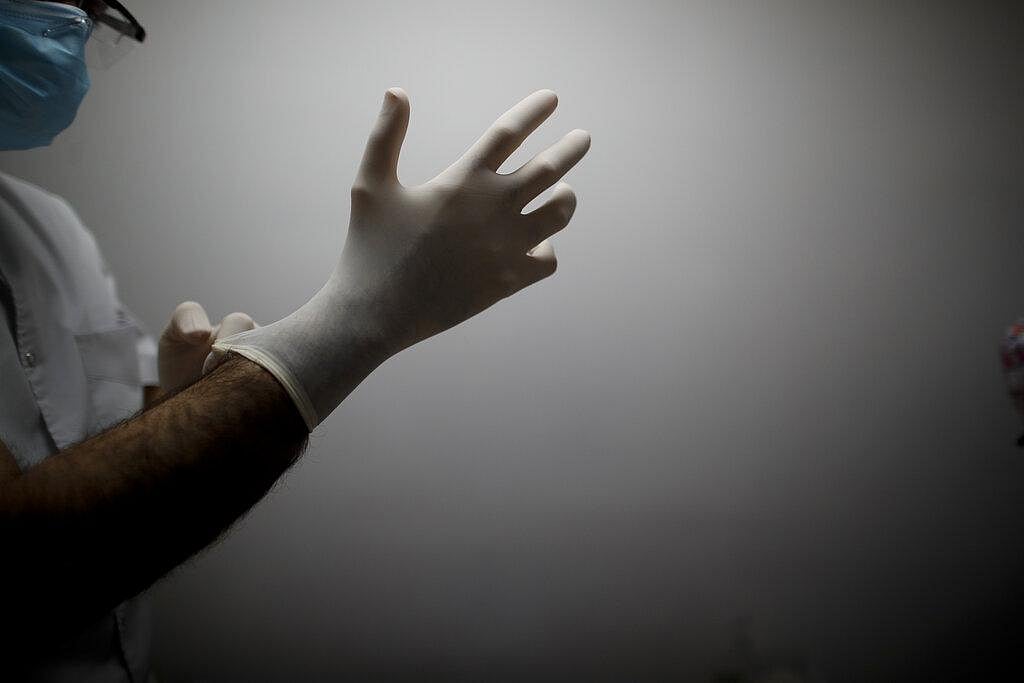 Health experts advocate for ban on chlorinated gloves
