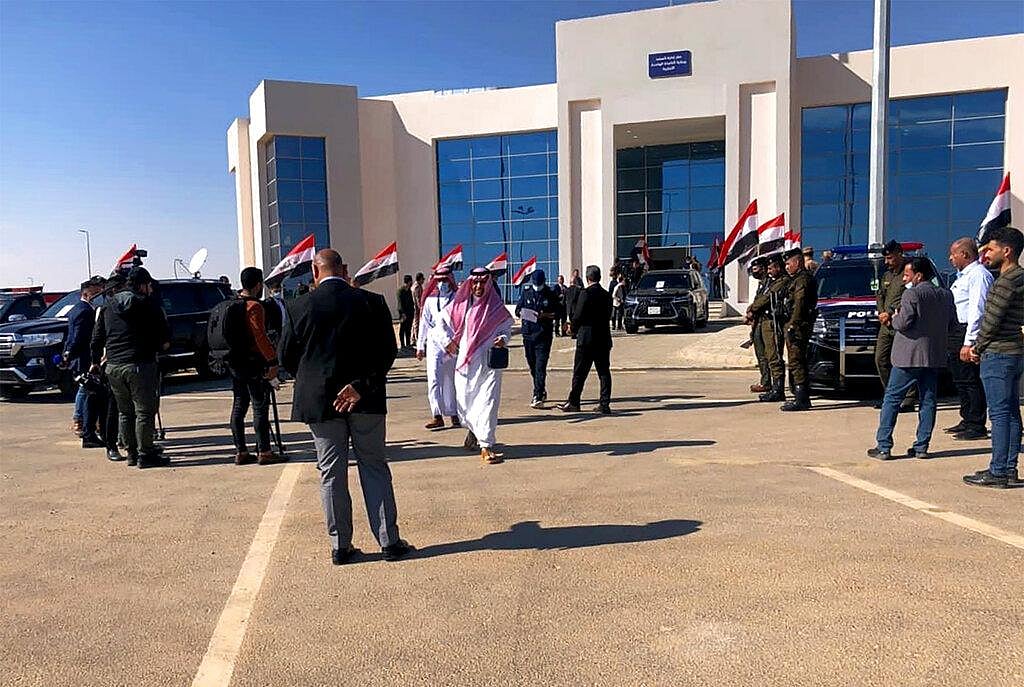 Iraq, Saudi Arabia reopen key border crossing after decades
